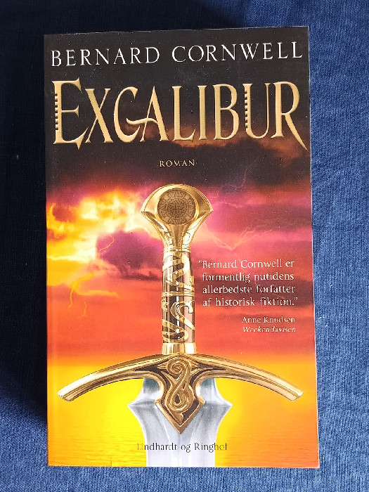 Bernard Cornwell: Excalibur - en roman om Arthur :: Hanen og Thranen
